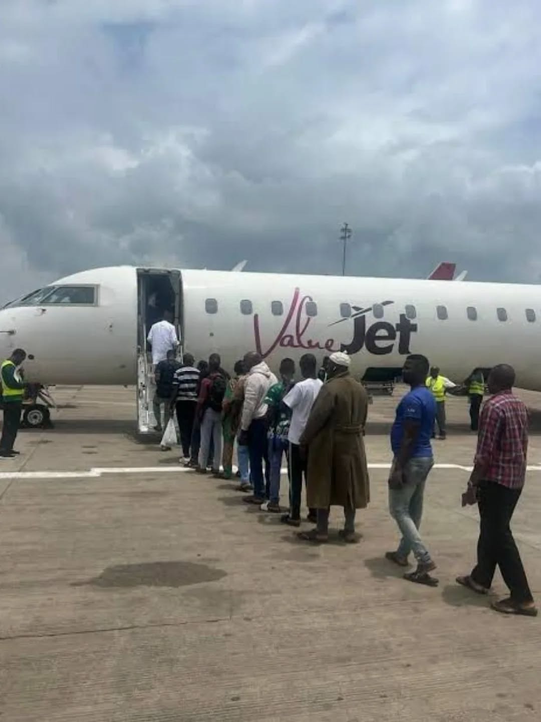 Nigerian Army increases troop allowances, airlifts over 300 personnel ...